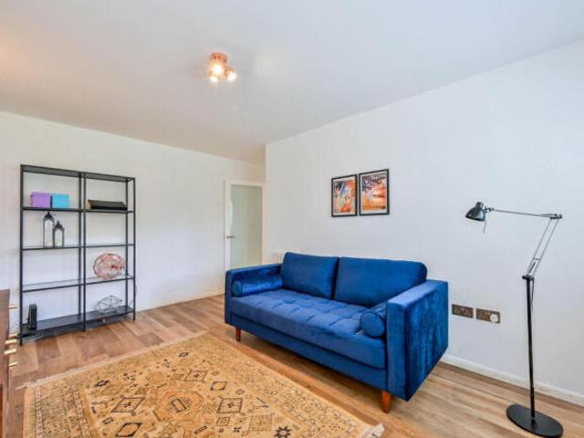 1 bedroom flat for rent in Rosetrees, Guildford, Surrey, GU1, Guildford, GU1