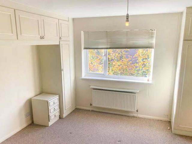 1 bedroom flat for rent in Rossendon Court Wallington SM6