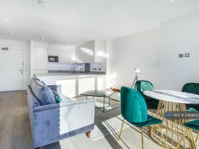 1 bedroom flat for rent in Royal Captain Court, London, E14