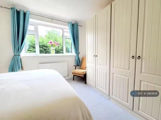 1 bedroom flat for rent in Russell Road, Buckhurst Hill, IG9