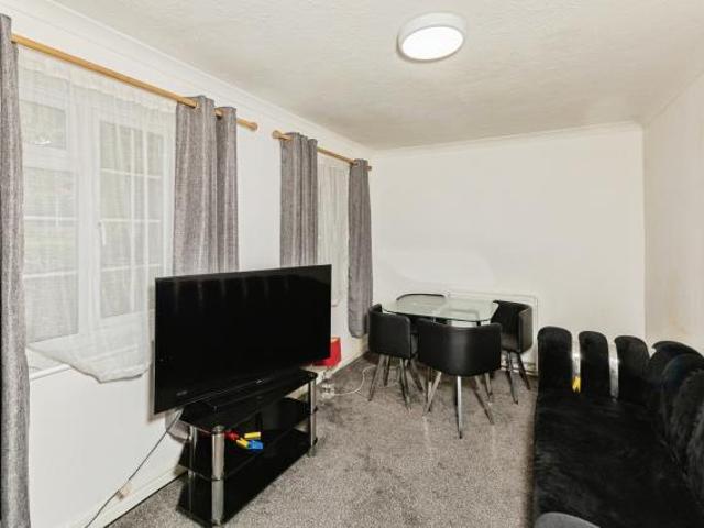 1 bedroom flat for rent in Russell Street, Reading, RG1