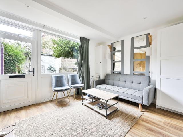 1 Bedroom Flat for Rent in Ryecroft Street | Foxtons