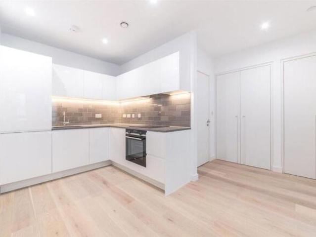 1 bedroom flat for rent in Schooner Road, Royal Wharf, E16