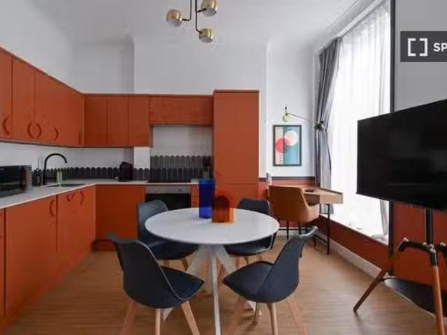 1 bedroom flat for rent in Saint Peter's, London