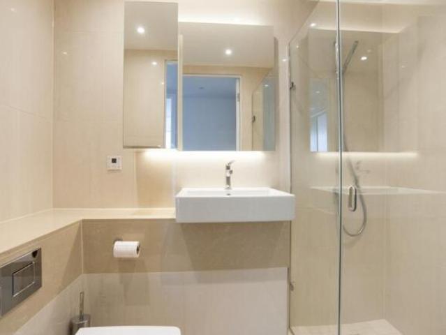 1 bedroom flat for rent in Satin House, Goodman's Fields, 15 Piazza Walk, Aldgate, London, E1