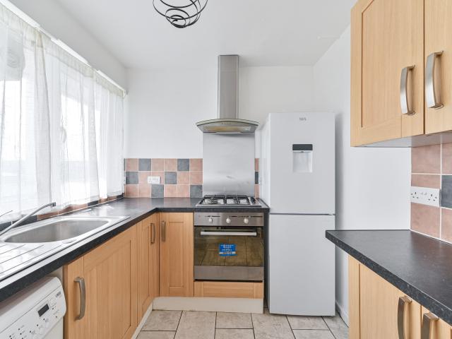 1 Bedroom Flat for Rent in Secker House | Foxtons