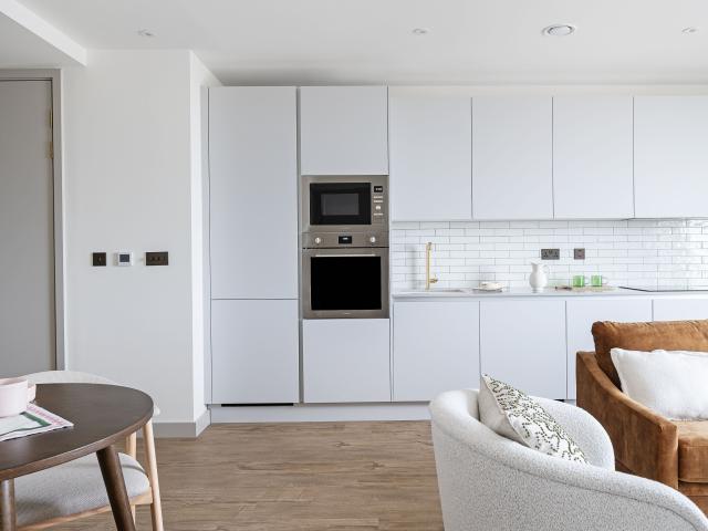 1 Bedroom Flat for Rent in Selbourne Road | Foxtons