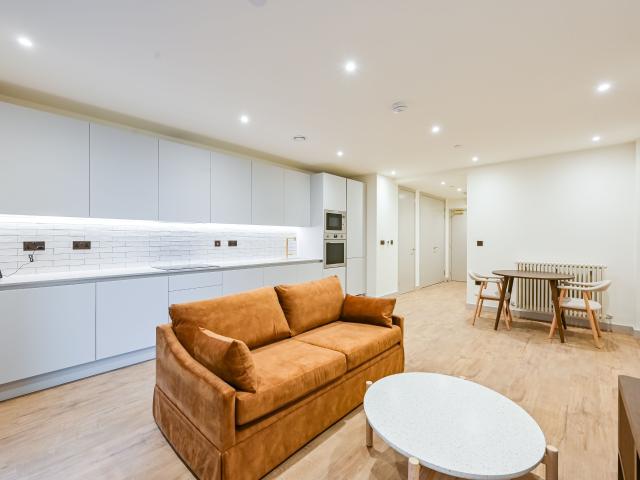 1 Bedroom Flat for Rent in Selbourne Road | Foxtons