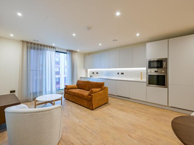 1 Bedroom Flat for Rent in Selbourne Road | Foxtons