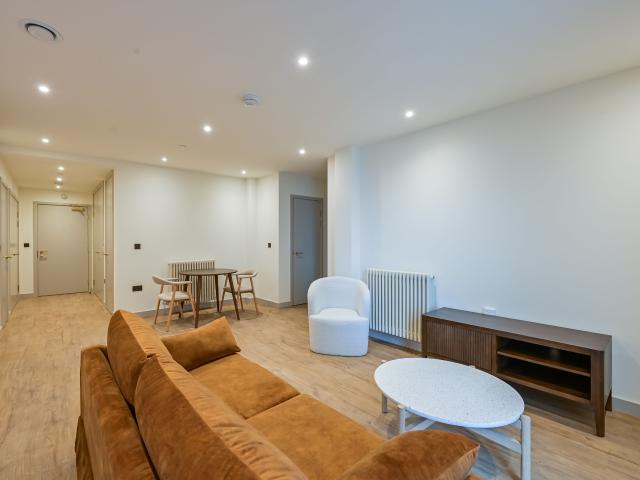 1 Bedroom Flat for Rent in Selbourne Road | Foxtons