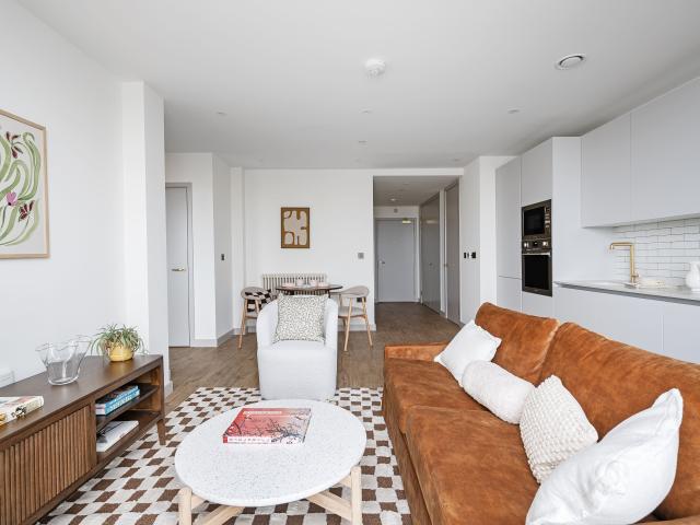 1 Bedroom Flat for Rent in Selbourne Road | Foxtons
