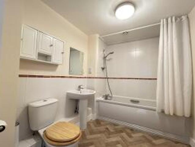1 bedroom flat for rent in Skyline Plaza, Basingstoke, RG21