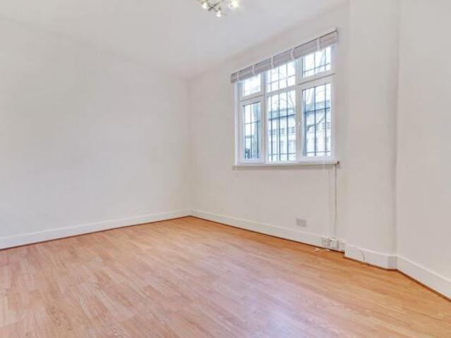 1 bedroom flat for rent in Shacklewell Lane, London, E8