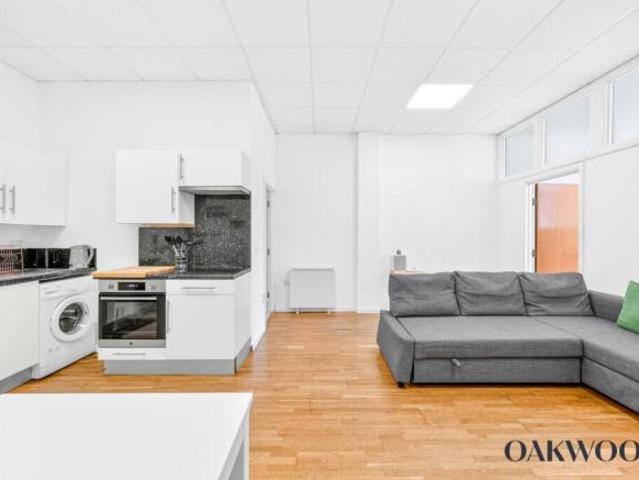 1 bedroom flat for rent in Shacklewell Lane, London, E8