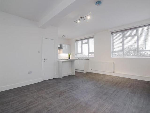 1 bedroom flat for rent in Sheen Lane, SW14
