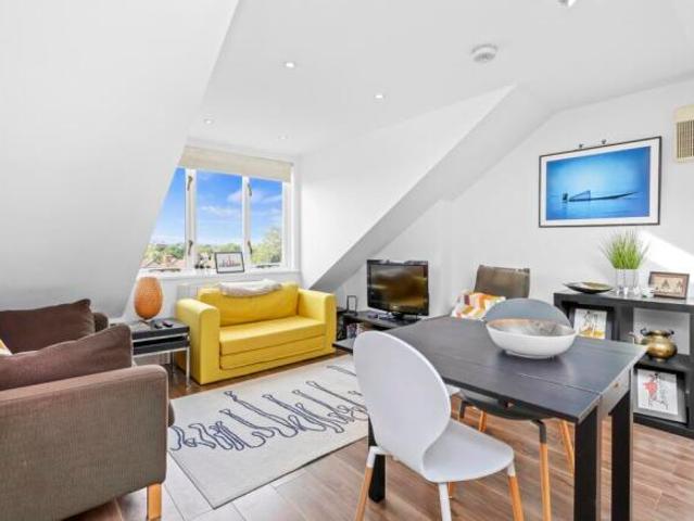 1 bedroom flat for rent in Sheen Road, Richmond, TW9