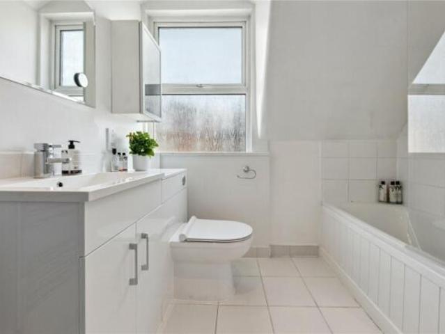 1 bedroom flat for rent in Sheffield Terrace London, W8