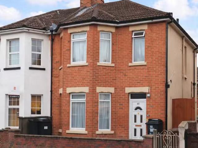 1 bedroom flat for rent in Shelbourne Road, Charminster, Bourn.