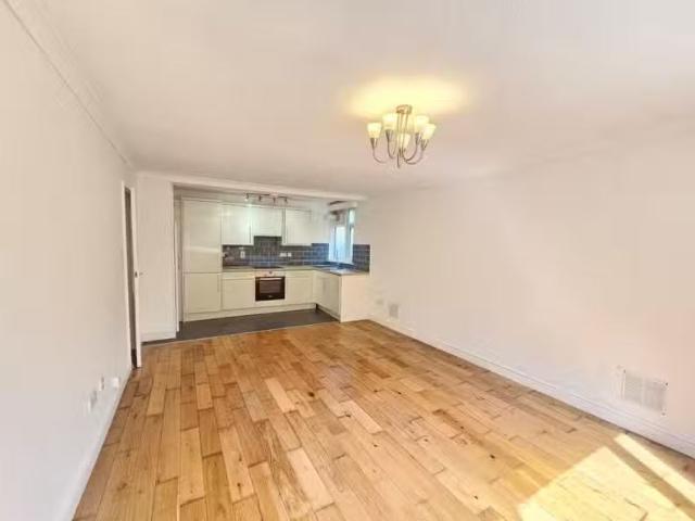 1 bedroom flat for rent in Sherwood Court, Nottingham Road, Cr.