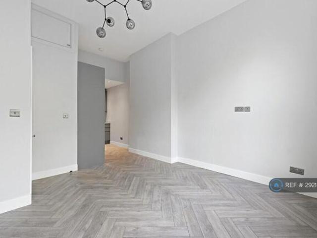 1 bedroom flat for rent in Sinclair Road, London, W14