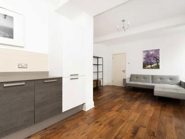 1 bedroom flat for rent in Sidney Street, Stepney, E1