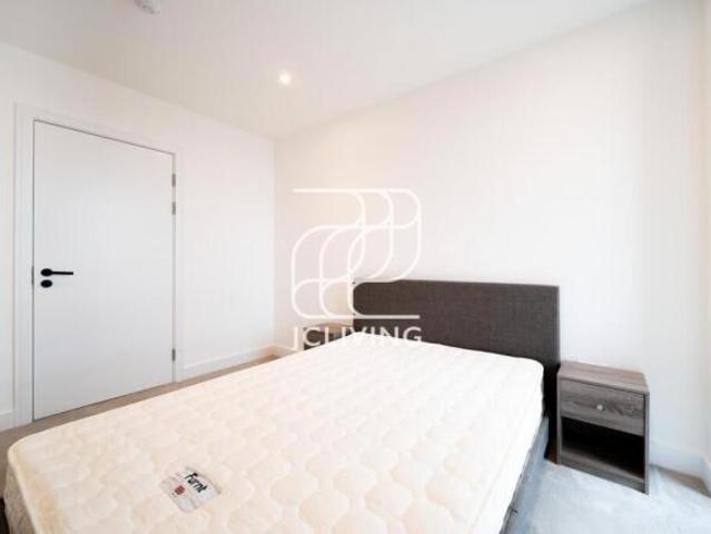 1 bedroom flat for rent in Silverleaf House, W3