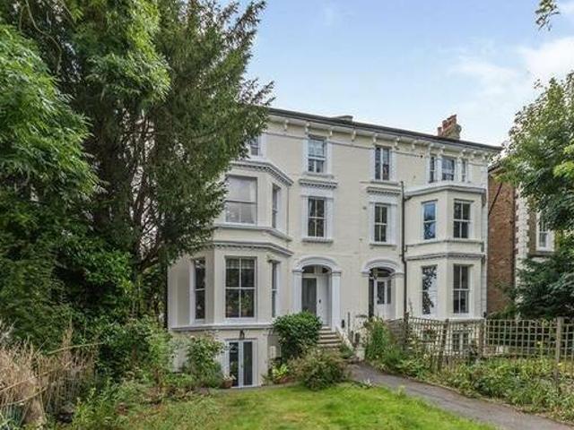 1 bedroom flat for rent in South Bank Terrace Surbiton Surrey KT6