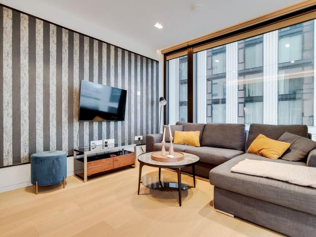 1 Bedroom Flat for Rent in Southbank Place | Foxtons