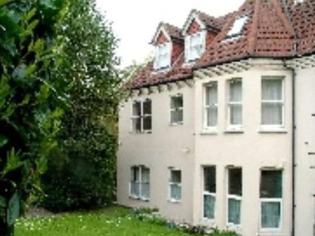 1 bedroom flat for rent in Snowdon Road Westbourne Bournemouth BH4