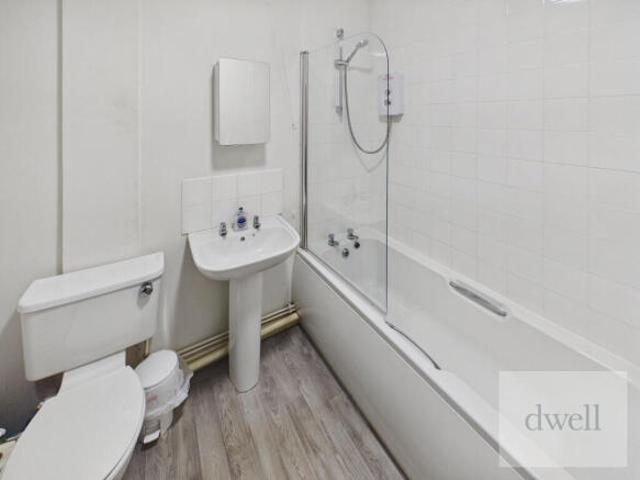 1 bedroom flat for rent in Spen Lane, West Park, Leeds, LS16