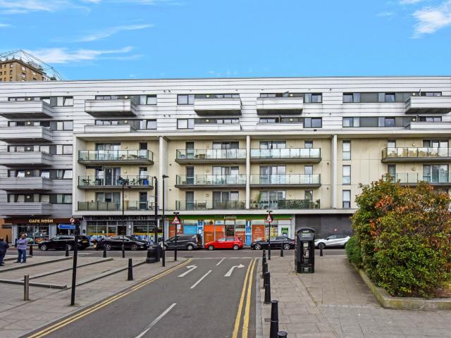 1 Bedroom Flat for Rent in Spencer Way, | Foxtons