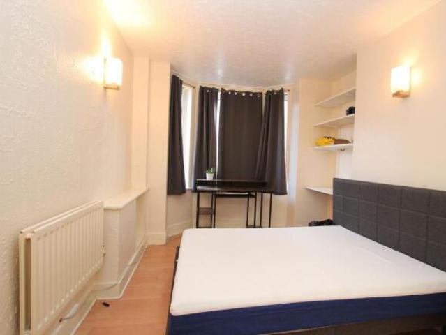 1 bedroom flat for rent in Swainstone Road, Reading, RG2