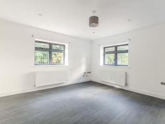 1 bedroom flat for rent in Sweeps Lane, Orpington, BR5