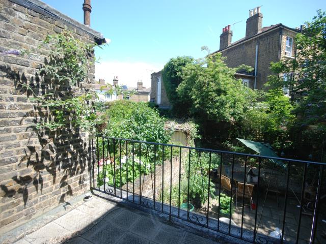 1 Bedroom Flat for Rent in St Thomas's Road | Foxtons