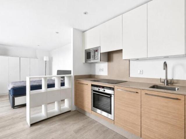 1 bedroom flat for rent in St. George Wharf, London, SW8