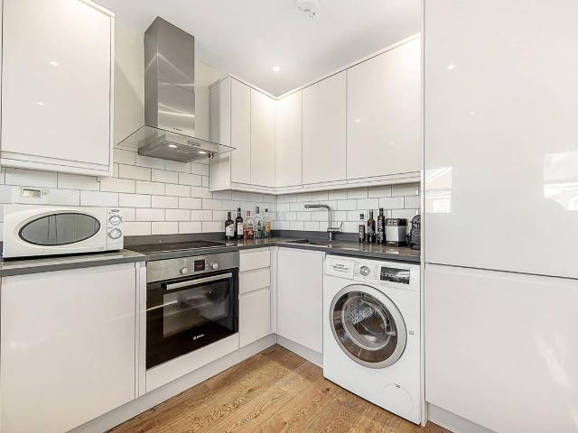 1 Bedroom Flat for Rent in St. John's Hill | Foxtons