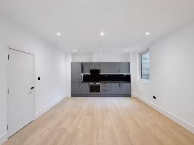 1 bedroom flat for rent in St John's Street, Colchester, CO2 7.