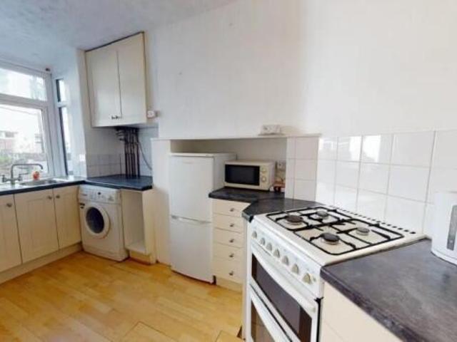 1 bedroom flat for rent in St. Michaels Crescent, Leeds, West Yorkshire, LS6