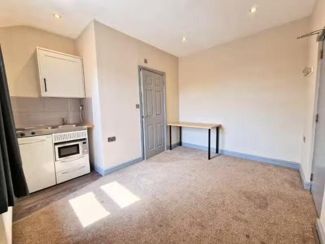 1 bedroom flat for rent in Station Road, Birmingham, B31