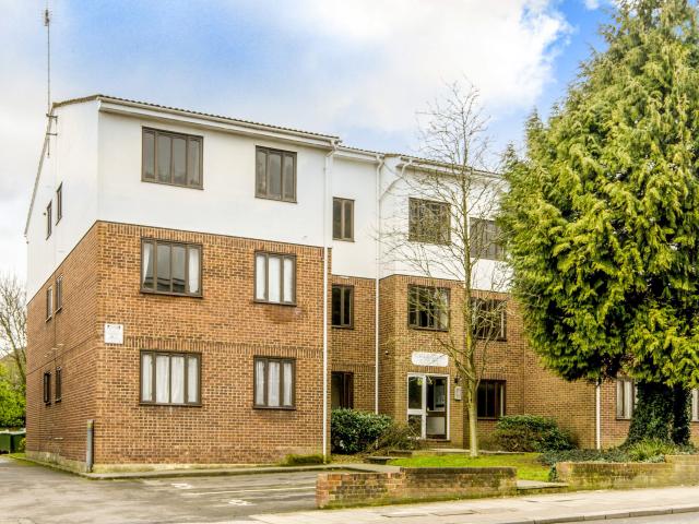 1 Bedroom Flat for Rent in Station Road | Foxtons