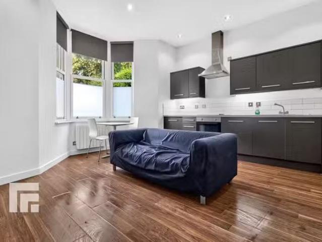 1 bedroom flat for rent in Stacey Road, Roath, CF24