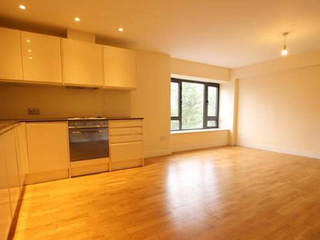 1 bedroom flat for rent in Staines Road West Sunbury TW16