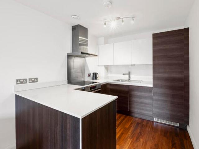 1 bedroom flat for rent in Stanley Road, SW19