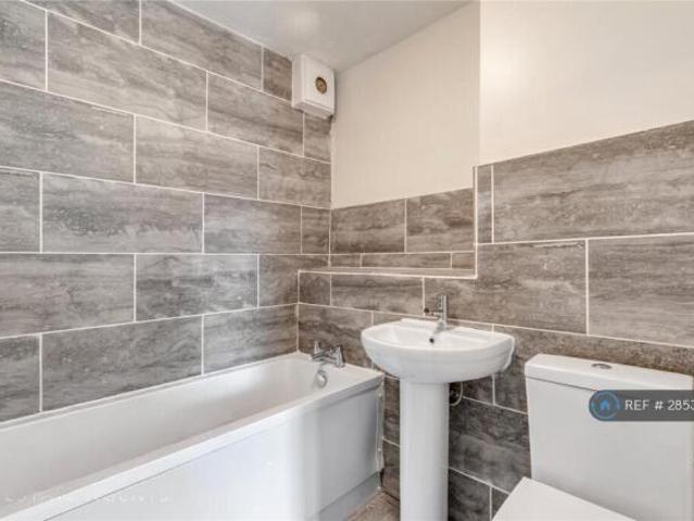 1 bedroom flat for rent in Stirling Close, London, SW16
