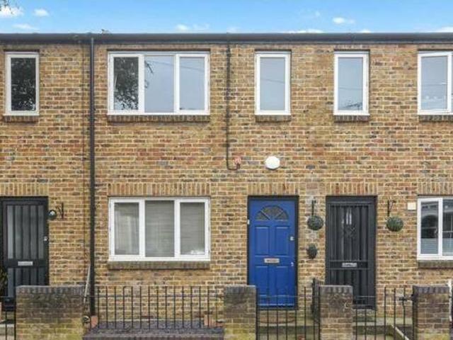 1 bedroom flat for rent in Strahan Road Bow London E3