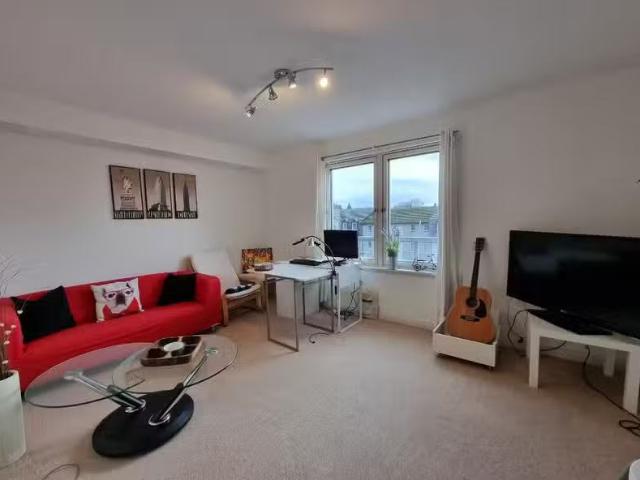 1 bedroom flat for rent in Strawberry Bank Parade, City Centre.