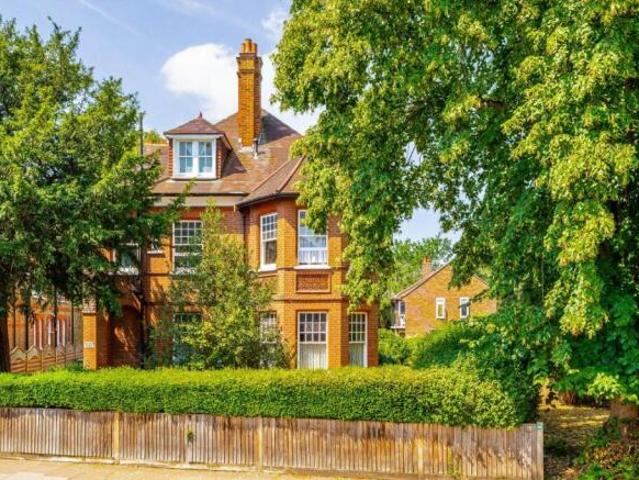 1 bedroom flat for rent in Strawberry Hill Road, Strawberry Hill, TW1