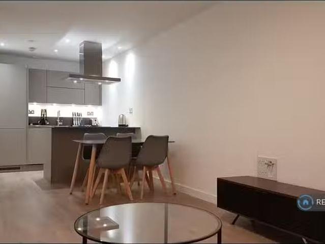1 bedroom flat for rent in Stratosphere Tower, London, E15