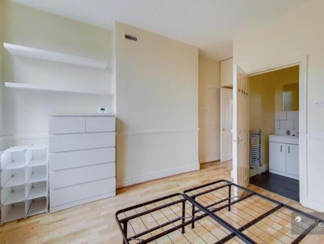1 bedroom flat for rent in Streatham High Road, London, SW16