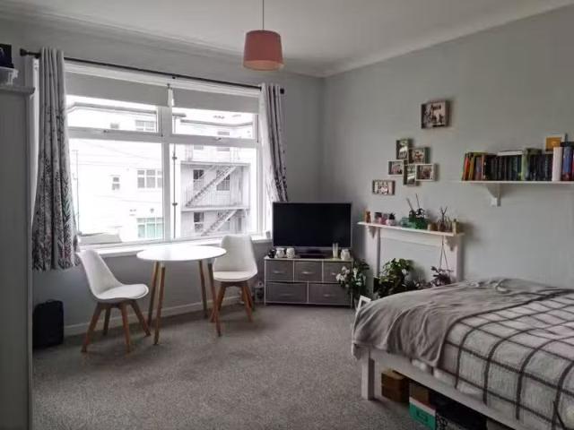 1 bedroom flat for rent in Studio in central Southbourne, BH6